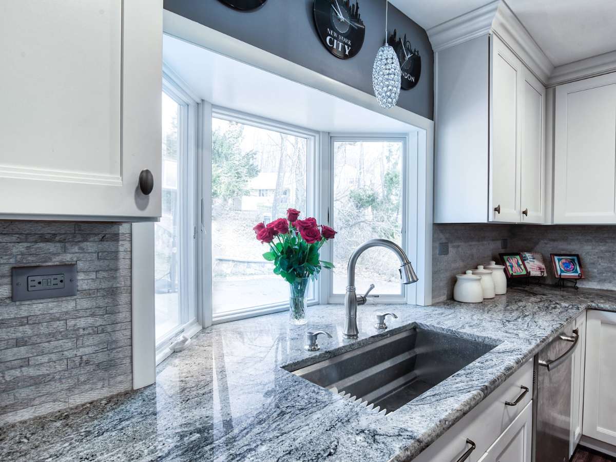 4 Best Bay Window Ideas For Kitchen Spaces | Vallisco
