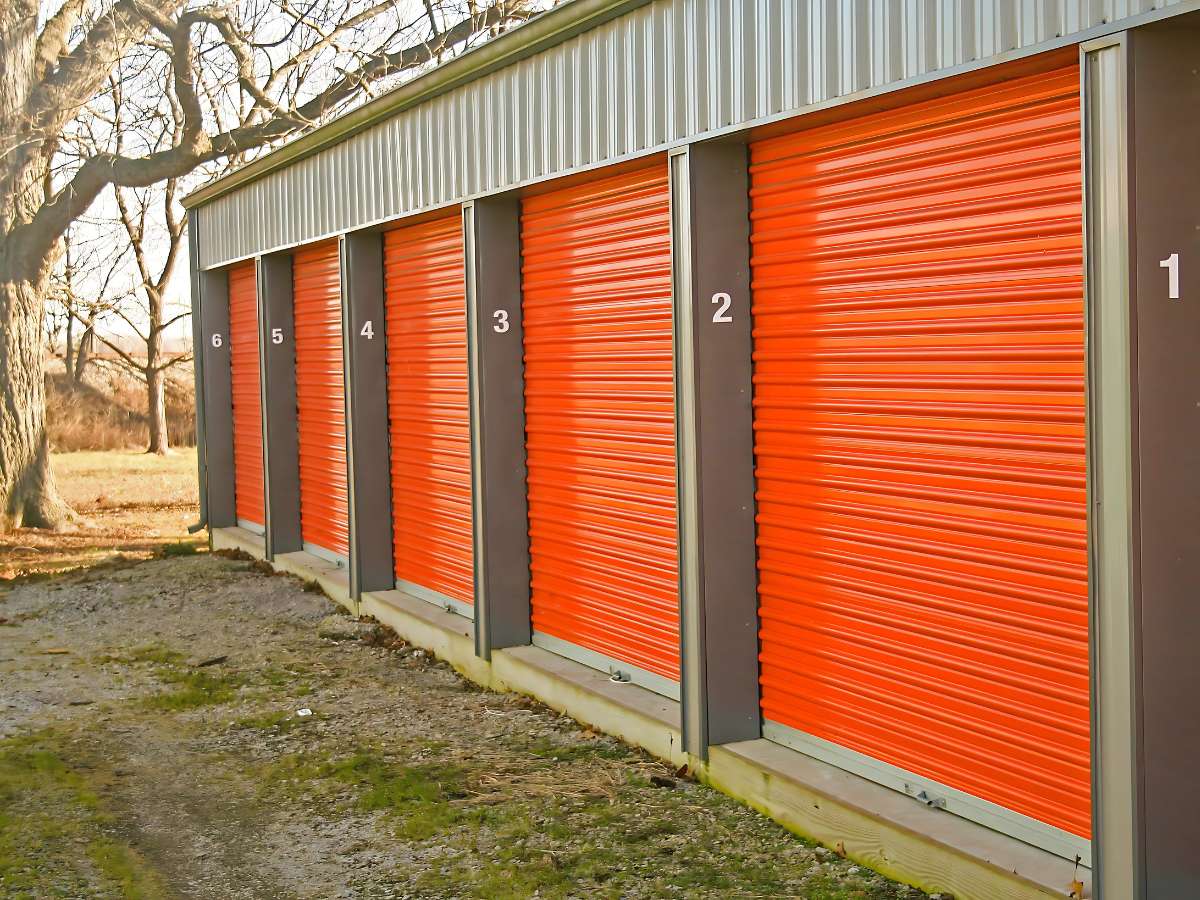 Top 8 Benefits Of Commercial Roll Up Doors | Vallisco