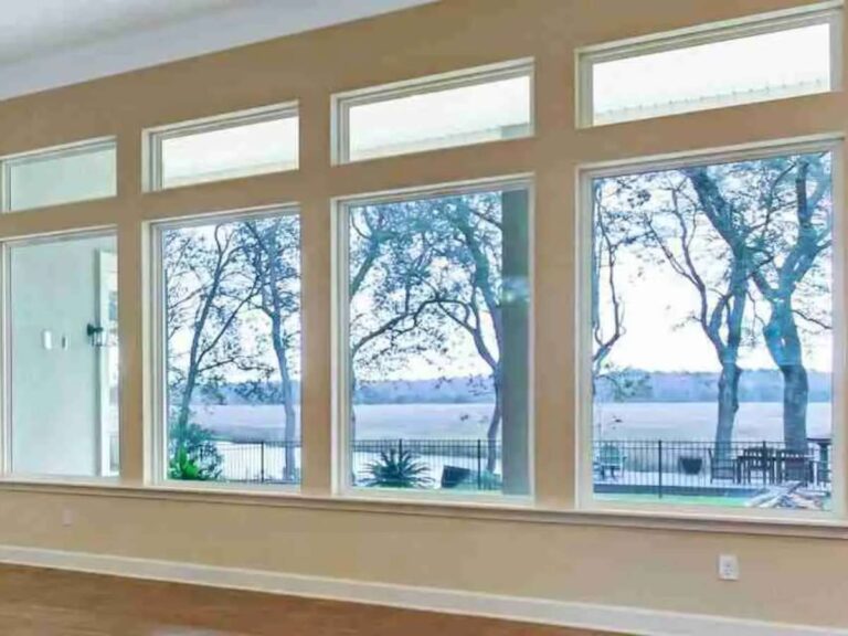 A Guide To Commercial Vinyl Windows | Vallisco